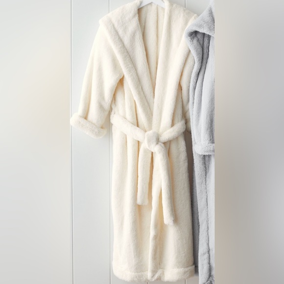 Pottery Barn | Intimates & Sleepwear | Pottery Barn Plush Robe | Poshmark